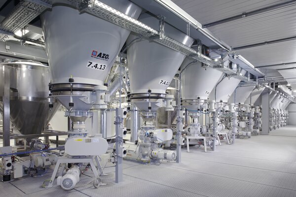 Efficient bulk material discharge from AZO