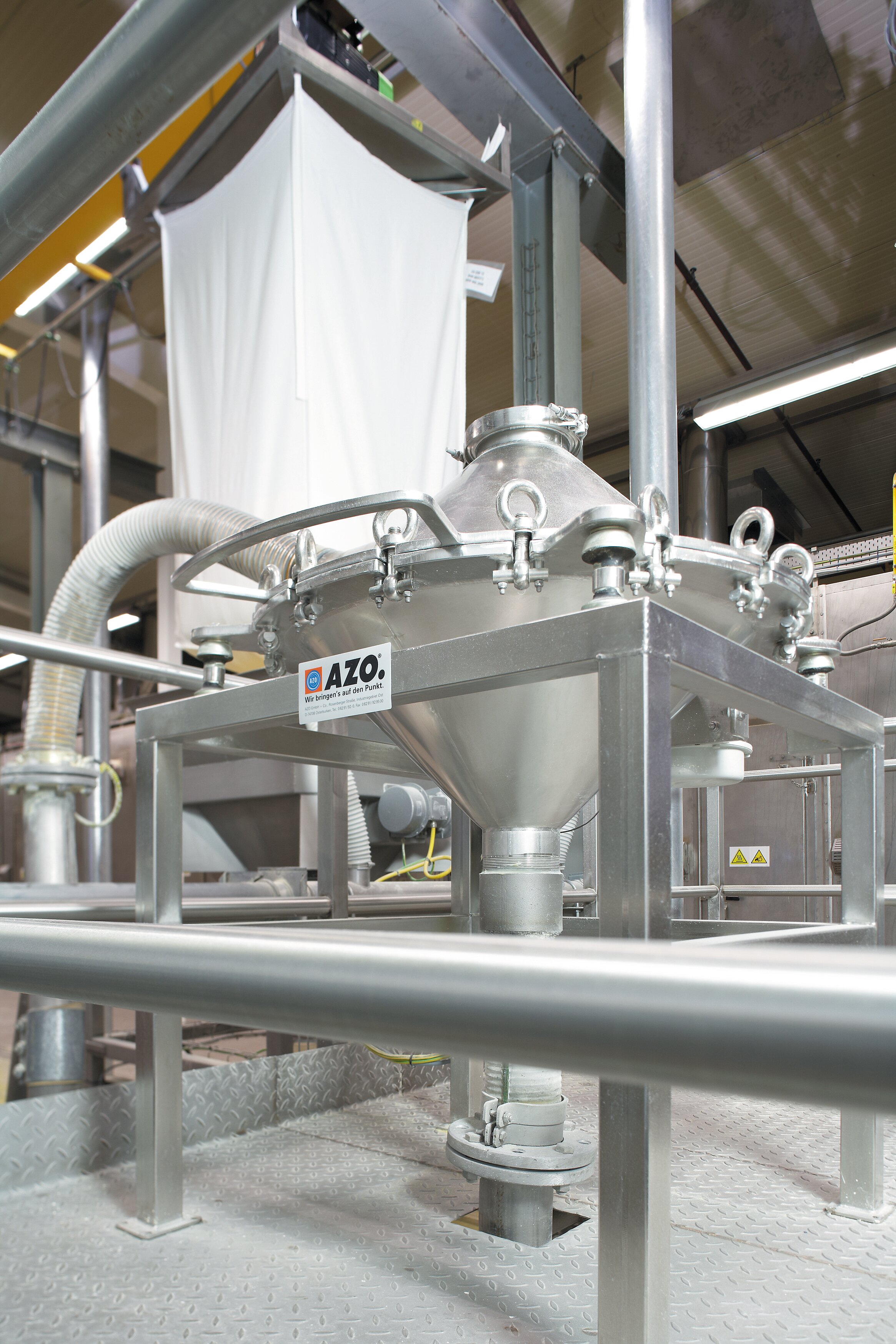 Screener type TW for safety screening in pneumatic conveying