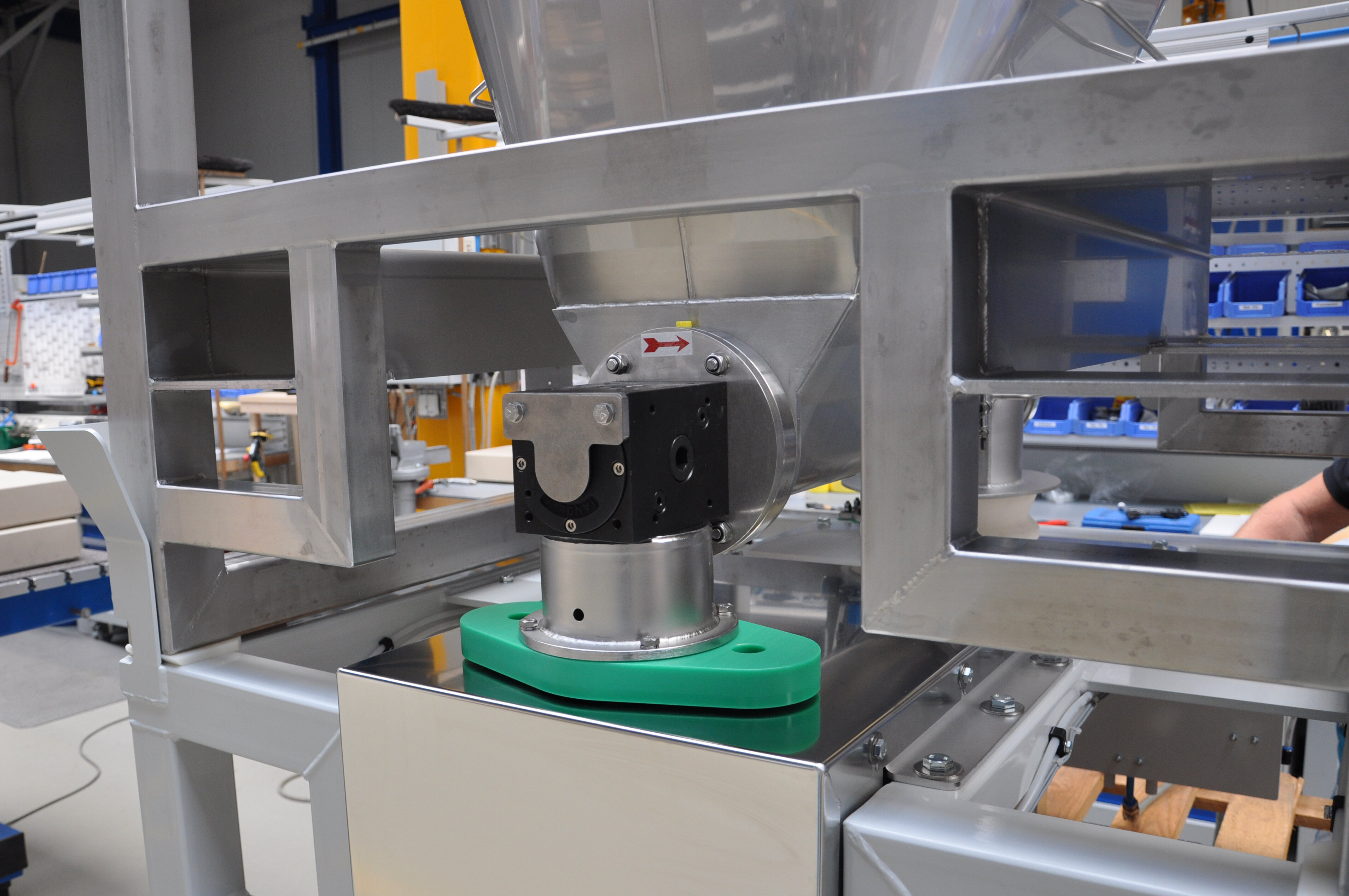 Enhanced Bulk Material Dosing: AZO DOSITAINER®