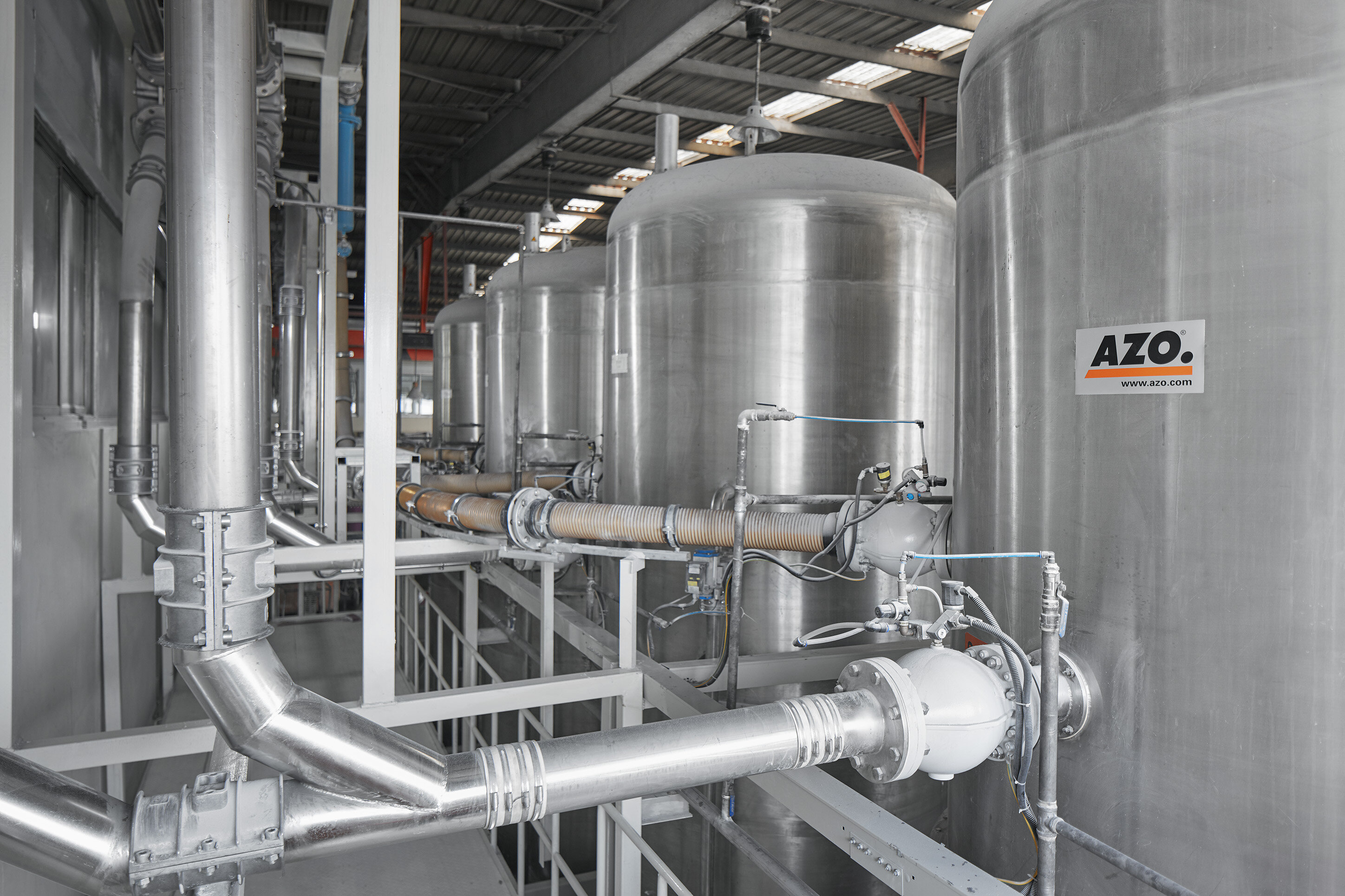 House paints | Dissolver feeding for paint manufacturing